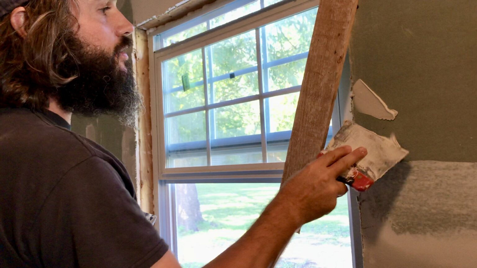 Mudding Our Drywall in the Bathroom for the First Time - Journey Down ...