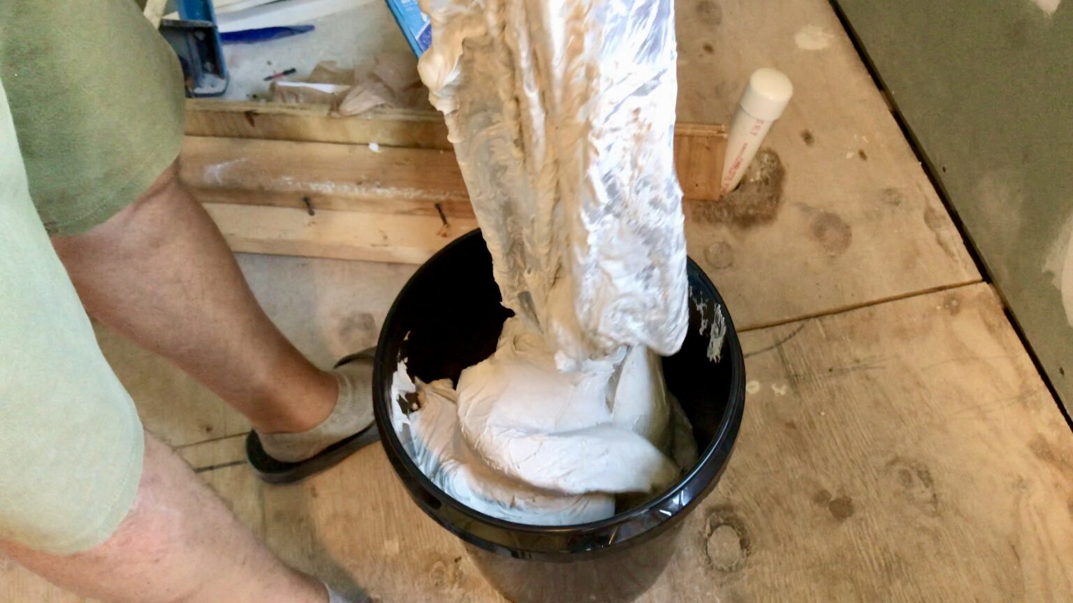 Mudding Our Drywall in the Bathroom for the First Time - Journey Down ...