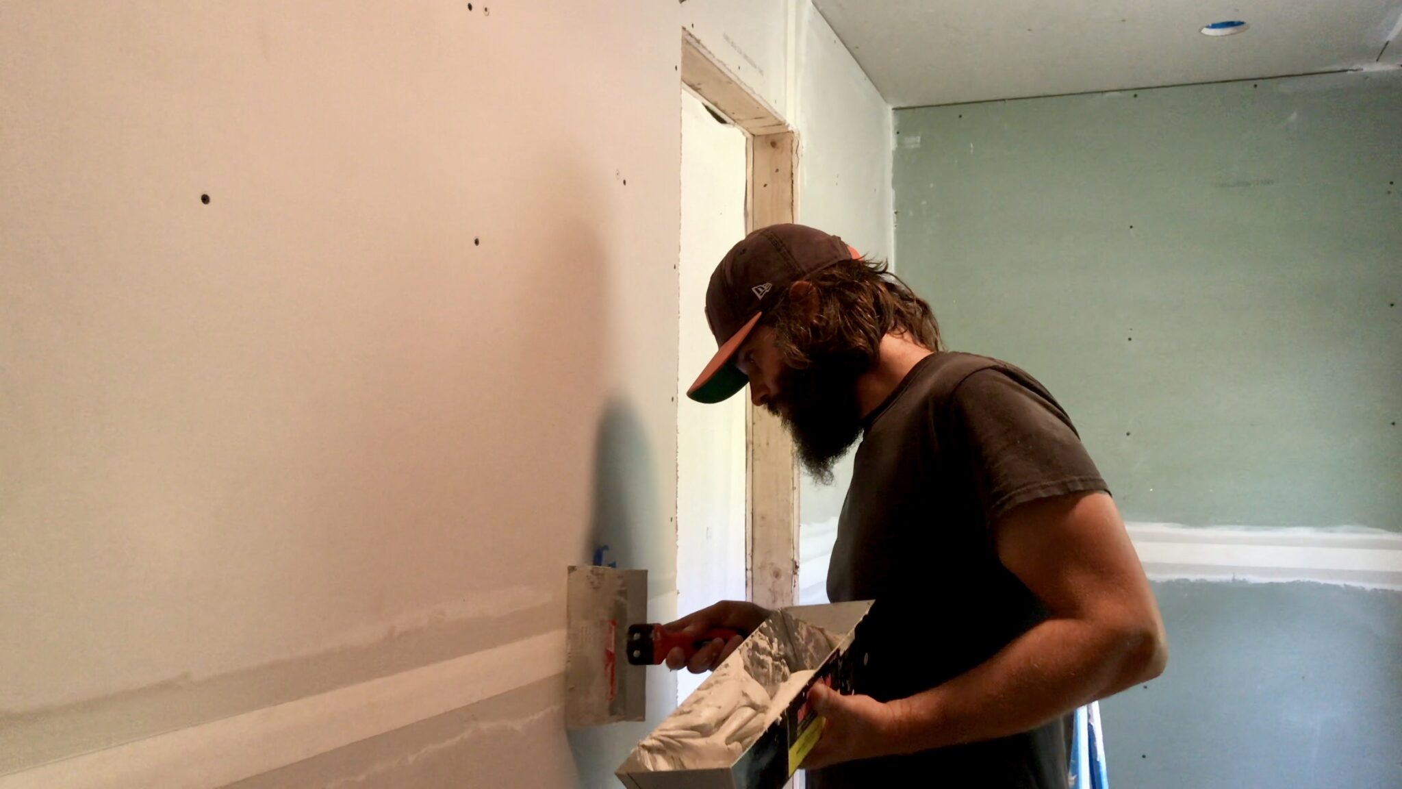 Mudding Our Drywall in the Bathroom for the First Time - Journey Down ...