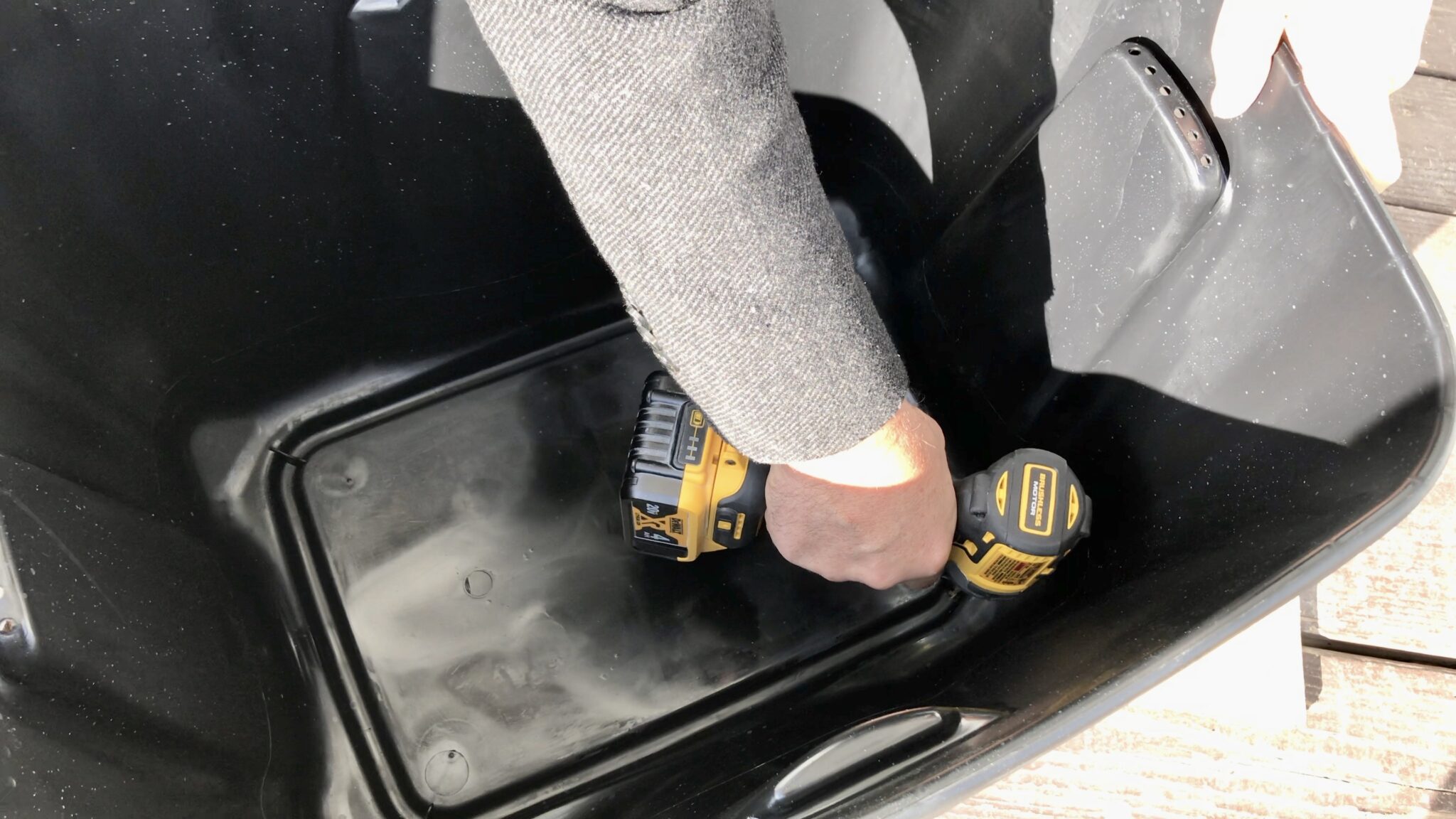 Building and Maintaining a Simple Worm Bin - Journey Down The Road