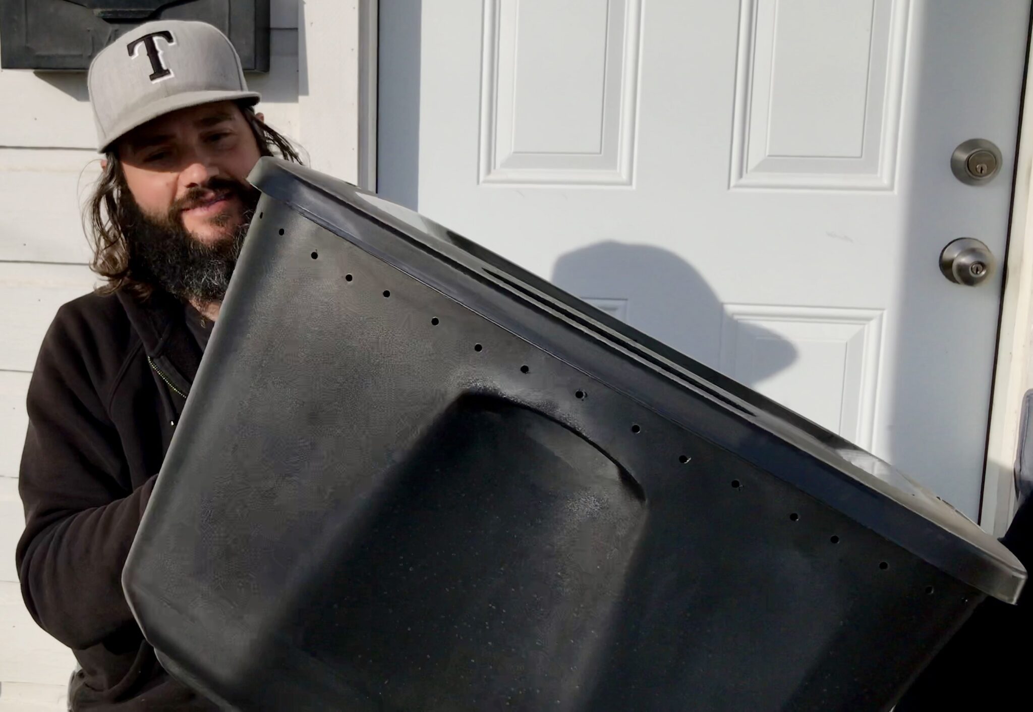 Building and Maintaining a Simple Worm Bin - Journey Down The Road